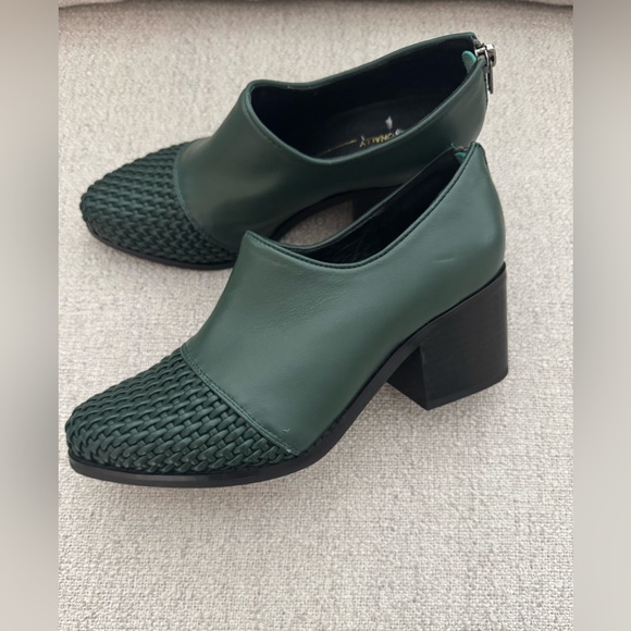 INTENTIONALLY BLANK | Shoes | Intentionally Blank Noah Leather Heel ...